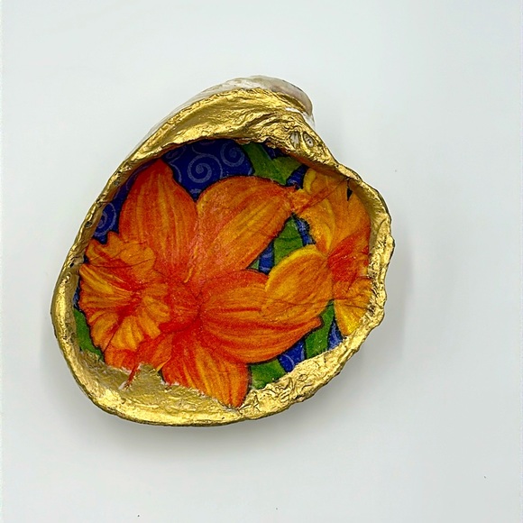 Accessories | Clam Shell Ring Holder | Poshmark